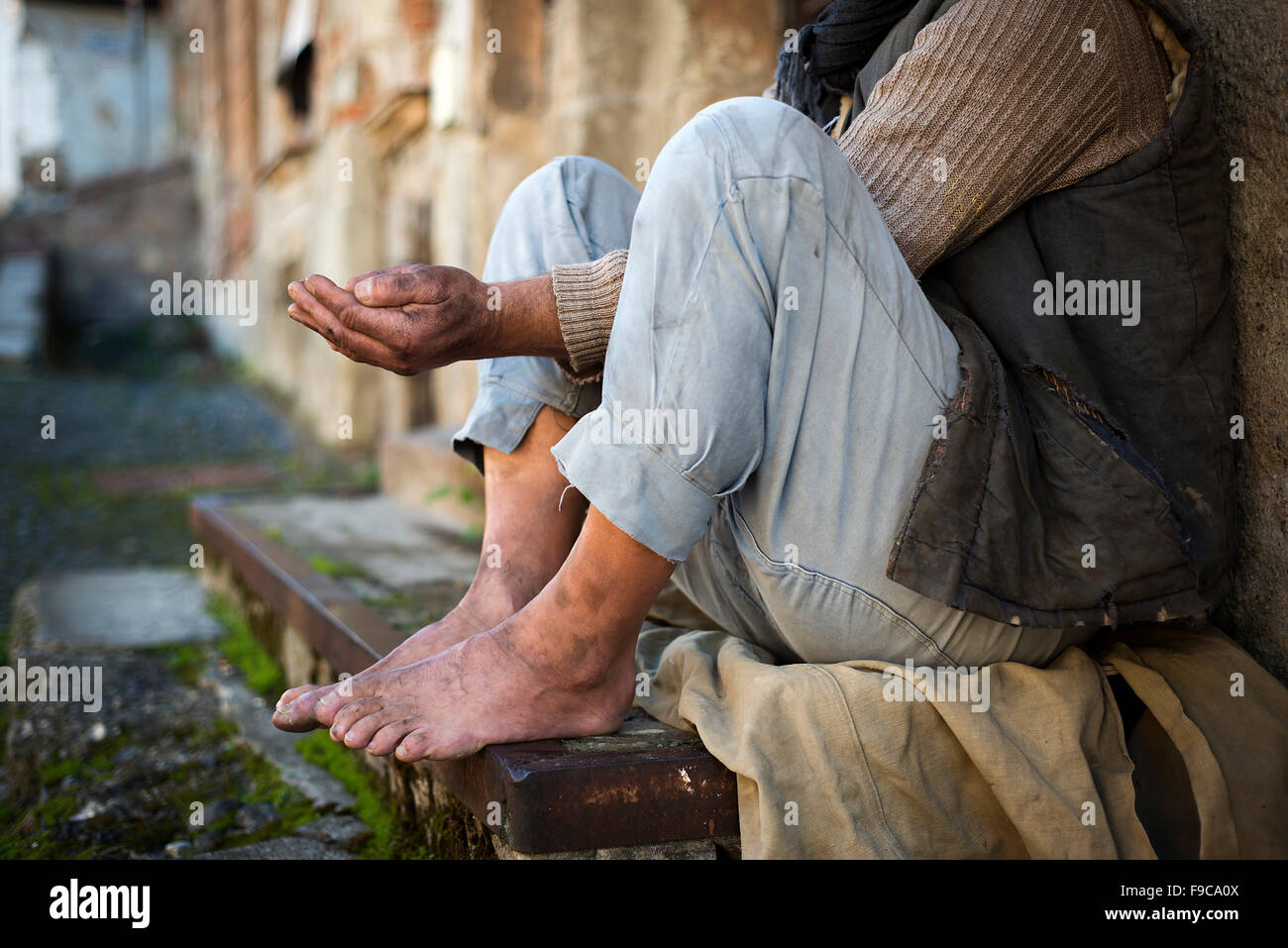 homeless man in the street Stock Photo - Alamy