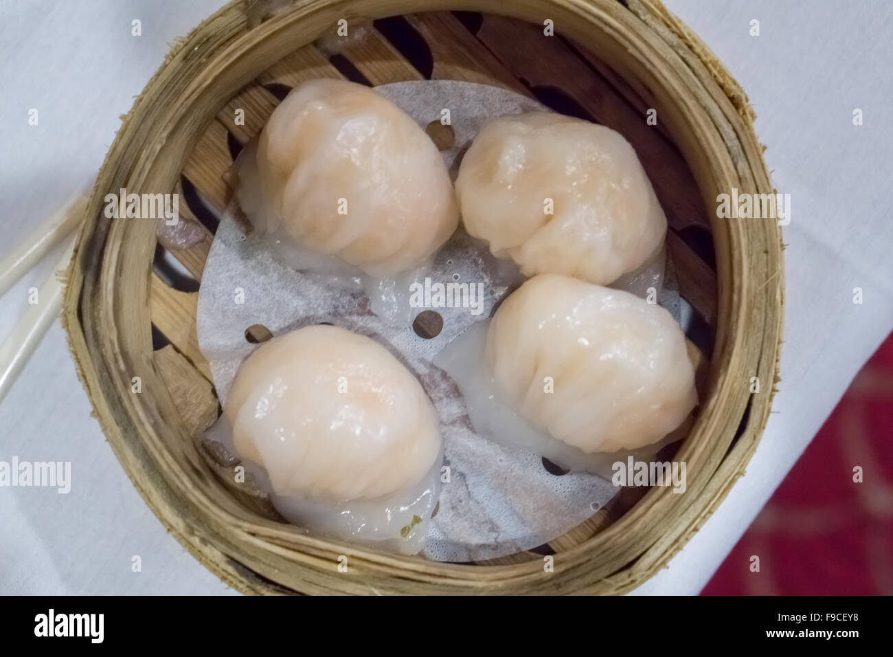 Dimsum 'Hagao' in bamboo basket Stock Photo - Alamy