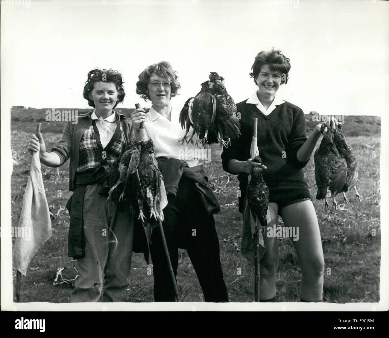 1964 - Fowl hunting girls guns birds countryside © Keystone Pictures ...
