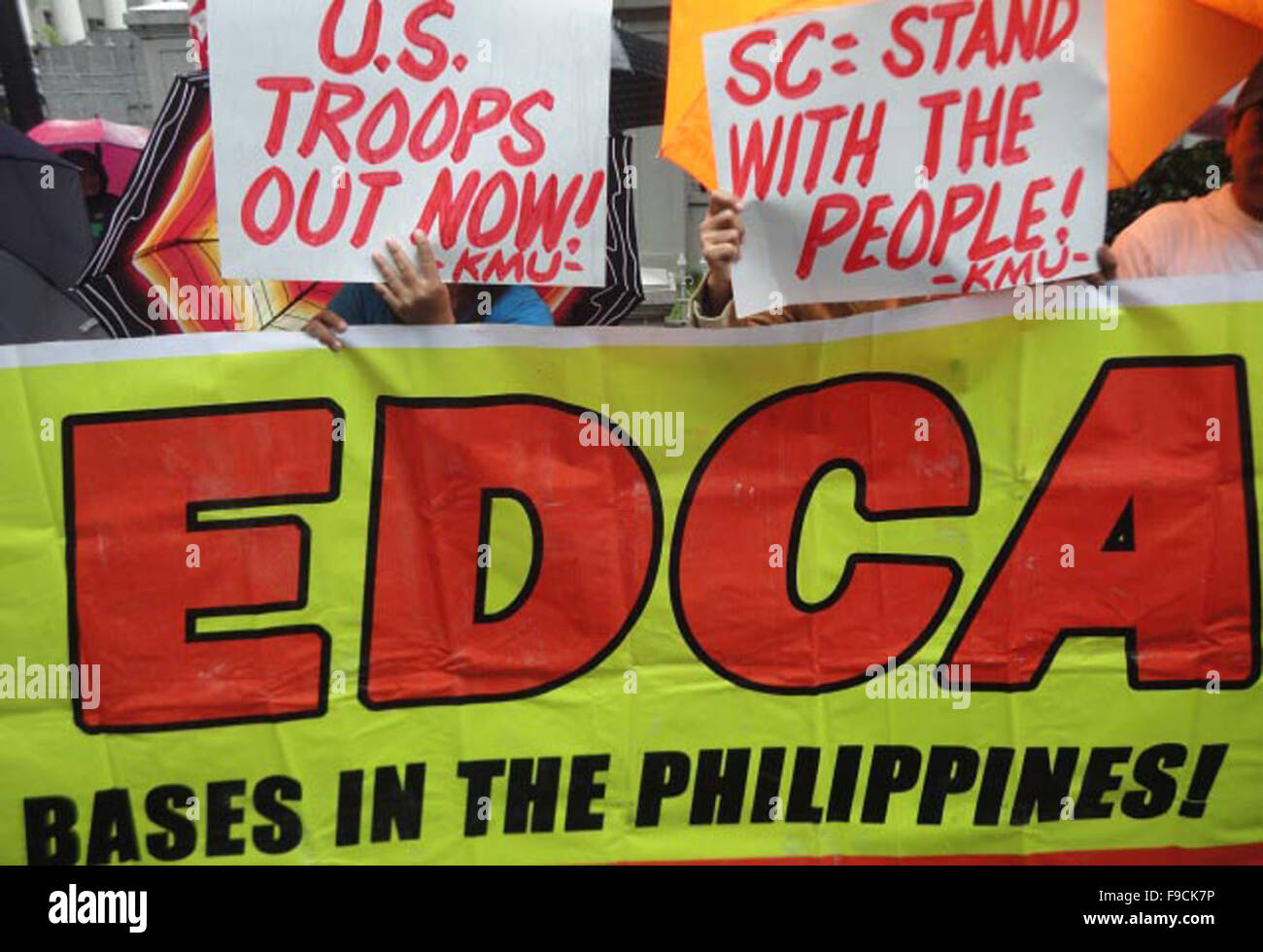 Manila, Philippines. 16th Dec, 2015. Filipino protesters hold a picket ...