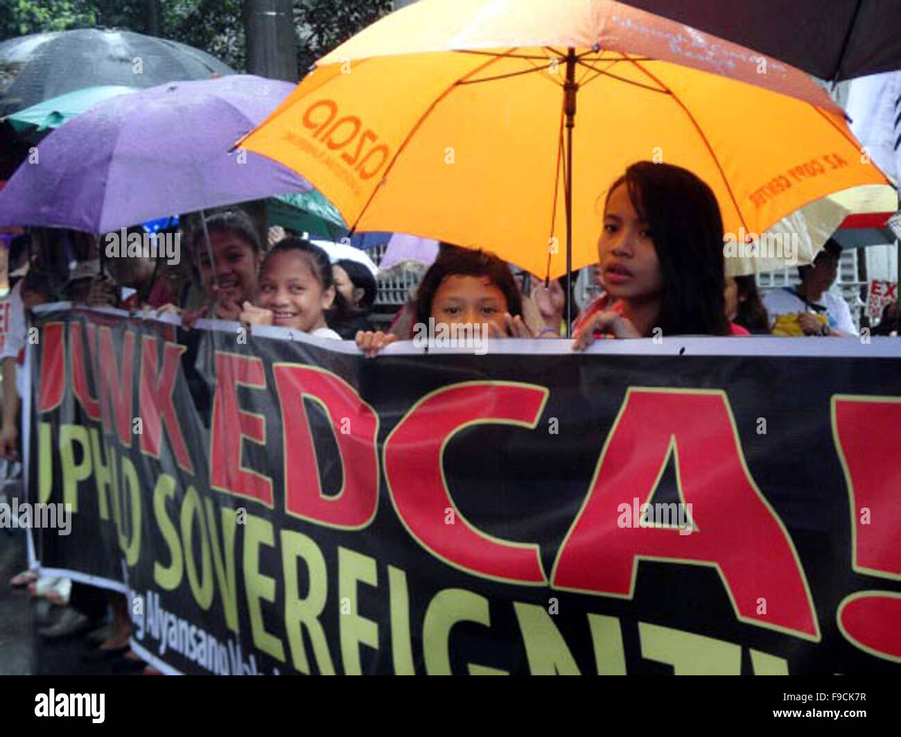 Manila, Philippines. 16th Dec, 2015. Filipino protesters hold a picket ...