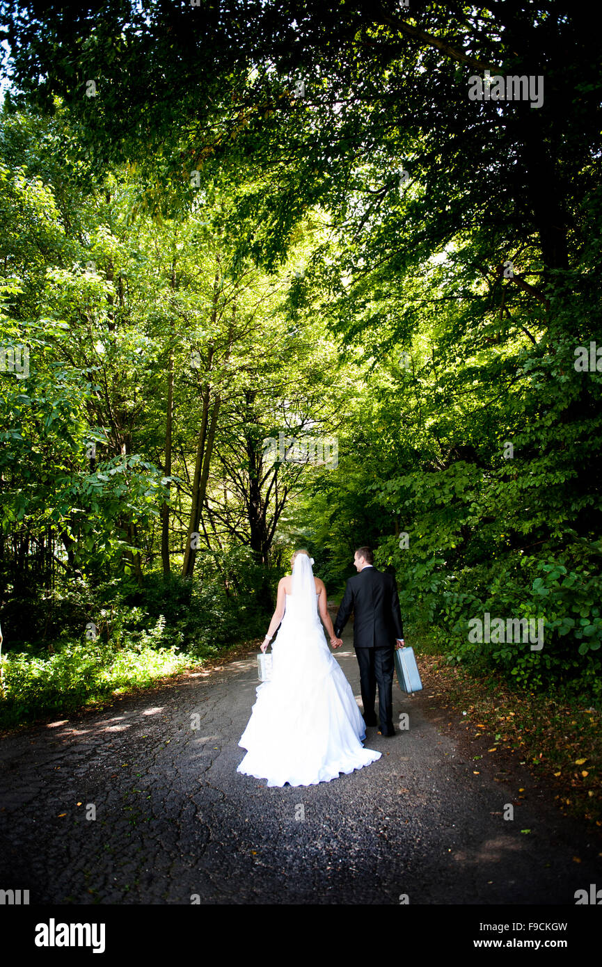 Bride and groom outdoor wedding portraits Stock Photo - Alamy