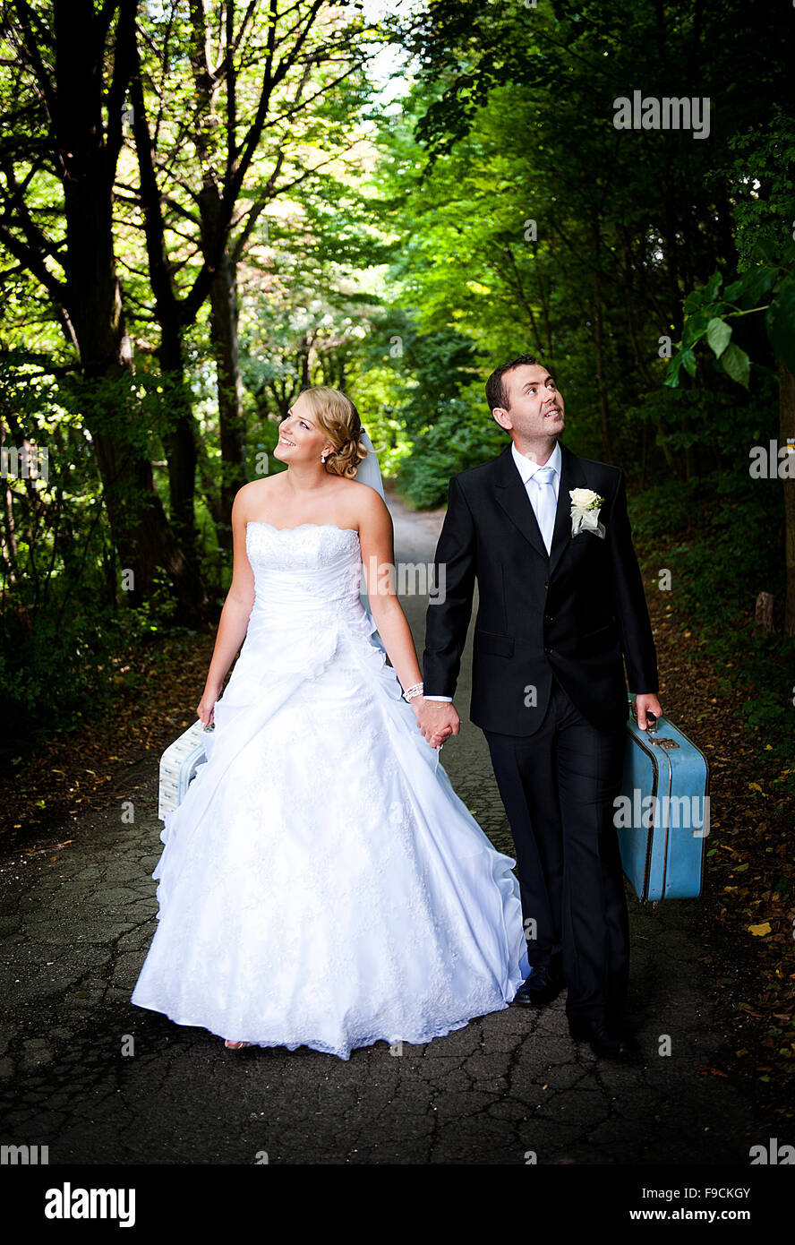 Bride and groom outdoor wedding portraits Stock Photo - Alamy