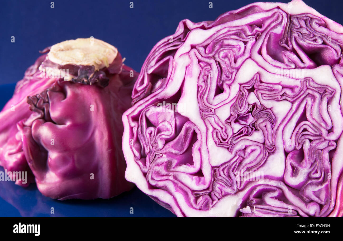 Cut red cabbage Stock Photo - Alamy