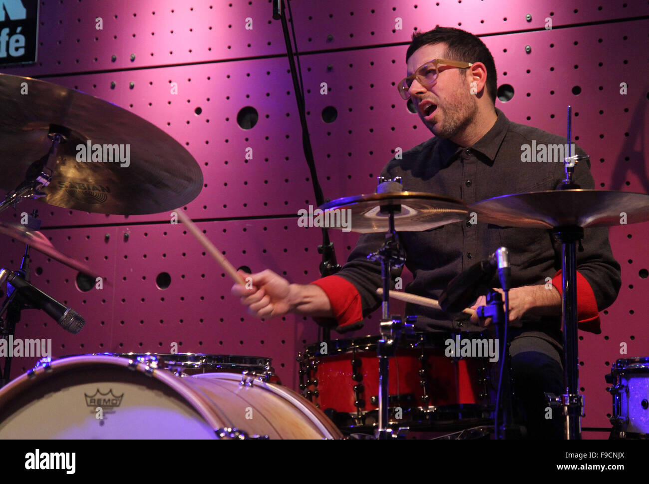 Mark guiliana hi-res stock photography and images - Alamy
