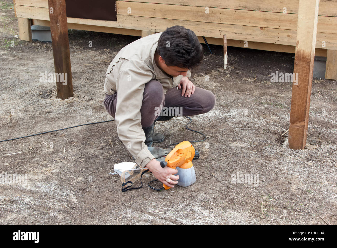 Man spray painting hi-res stock photography and images - Alamy