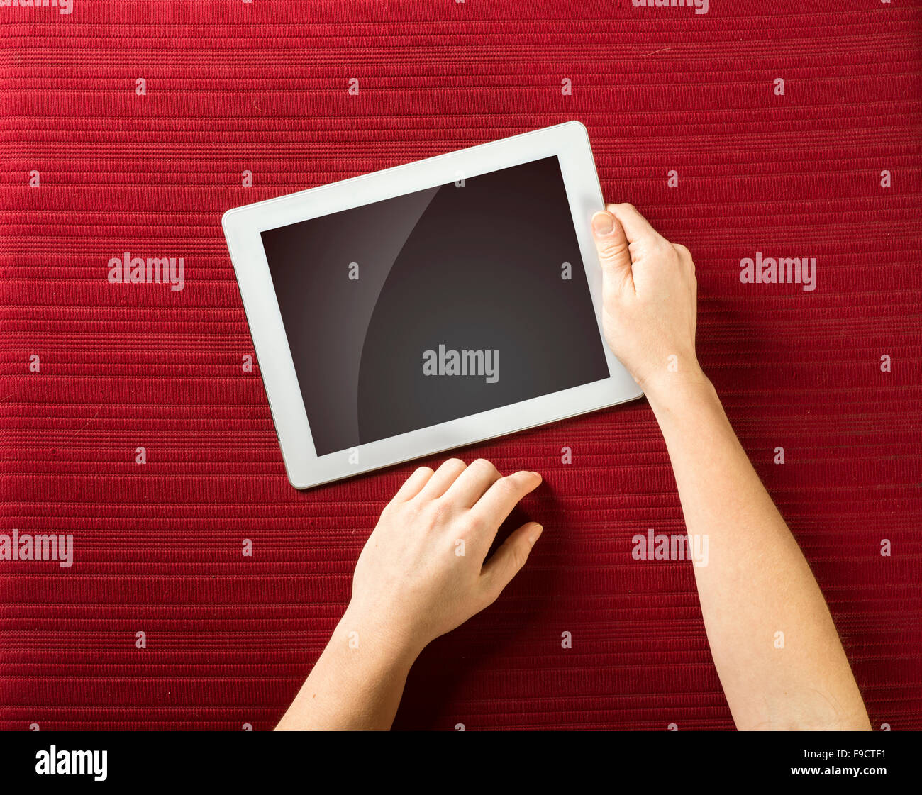 Tablet female hands hi-res stock photography and images - Alamy