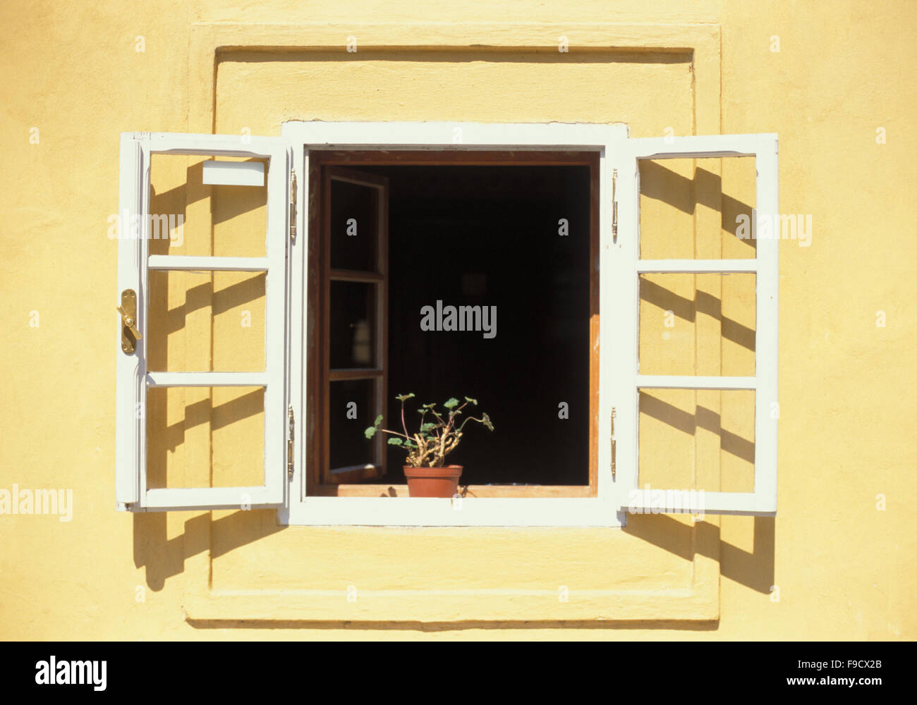 Glass parapets hi-res stock photography and images - Alamy