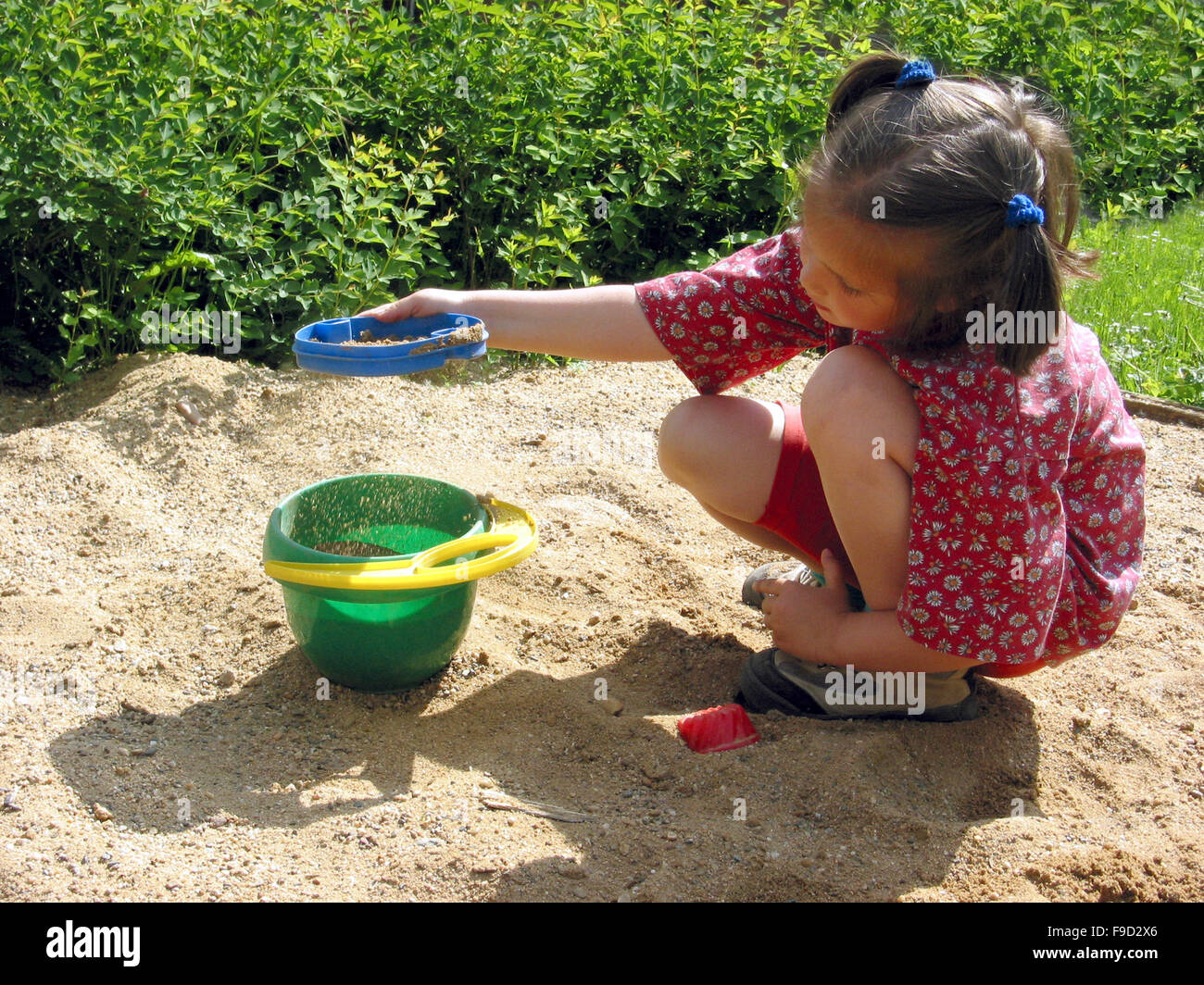 Sand pit children hi-res stock photography and images - Alamy