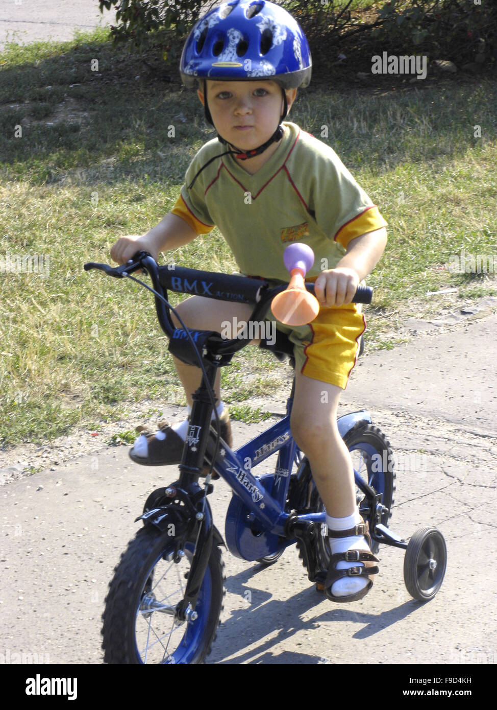 Youth riding a bicycle hi-res stock photography and images - Alamy
