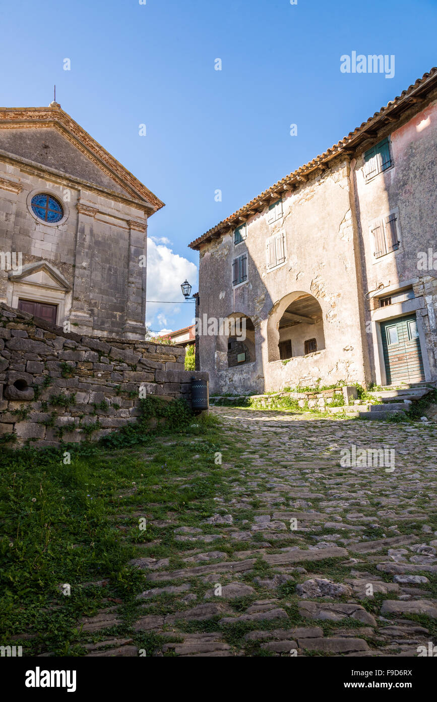 cobbled pavement and stone buildings in the old town Stock Photo - Alamy