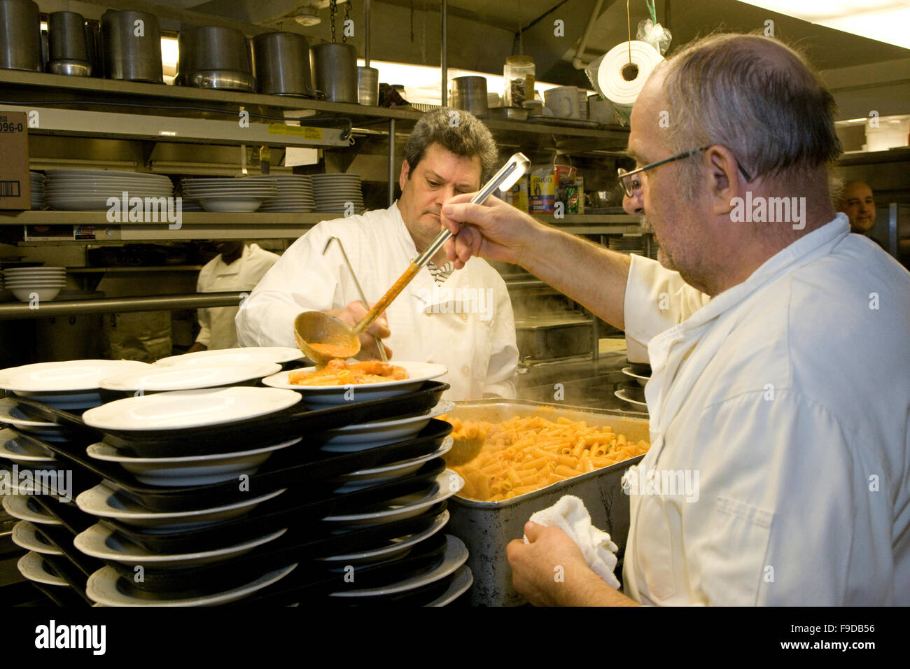 Restaurant kitchen serving pasta Stock Photo - Alamy