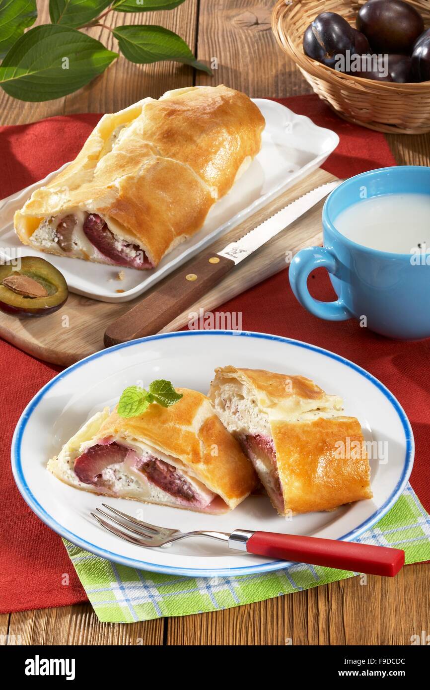 Curd strudel hi-res stock photography and images - Alamy