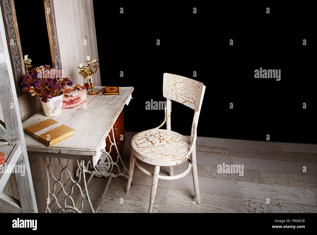 Vintage chair and desk hi-res stock photography and images - Alamy