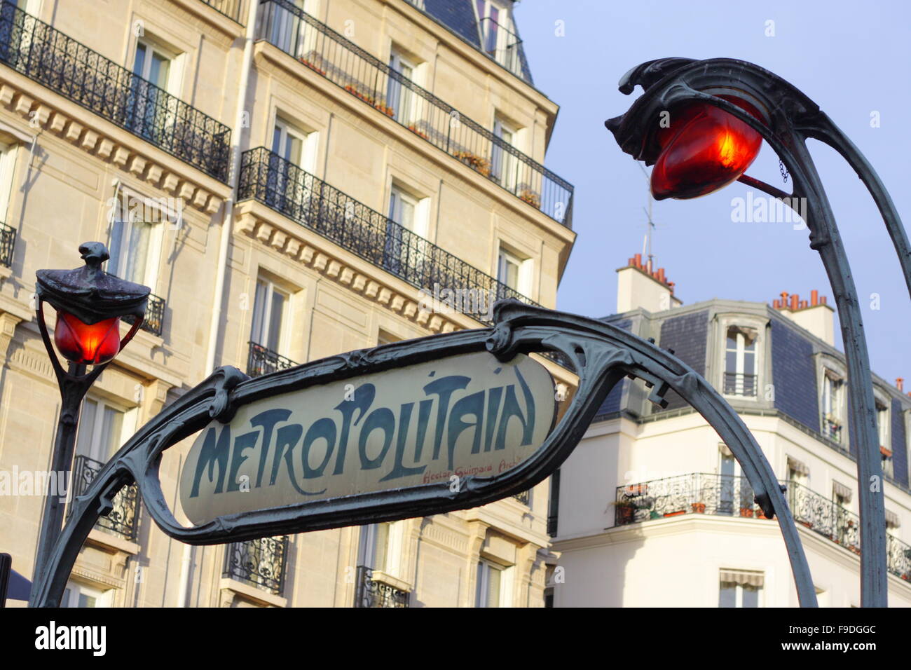 Travelling by metro in paris hi-res stock photography and images - Alamy