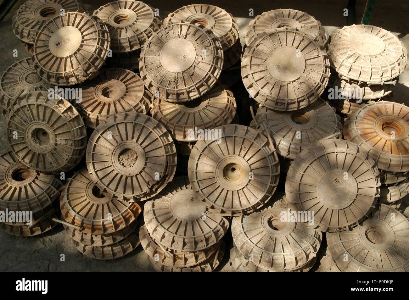 Italian military intervention in Iraq (10/2004), war material seized by ...