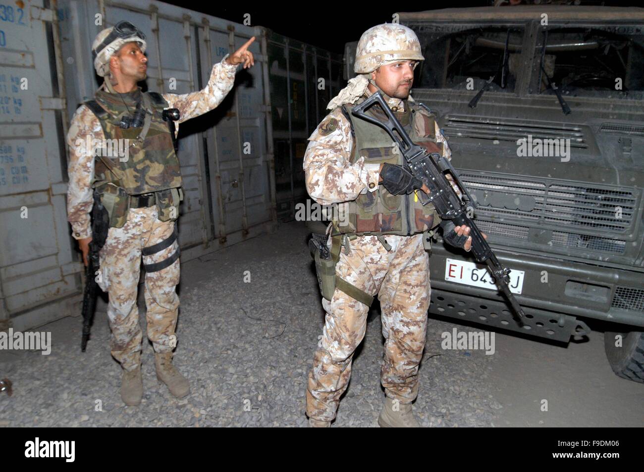 Italian military intervention in Iraq (10/2004), soldiers of the ...
