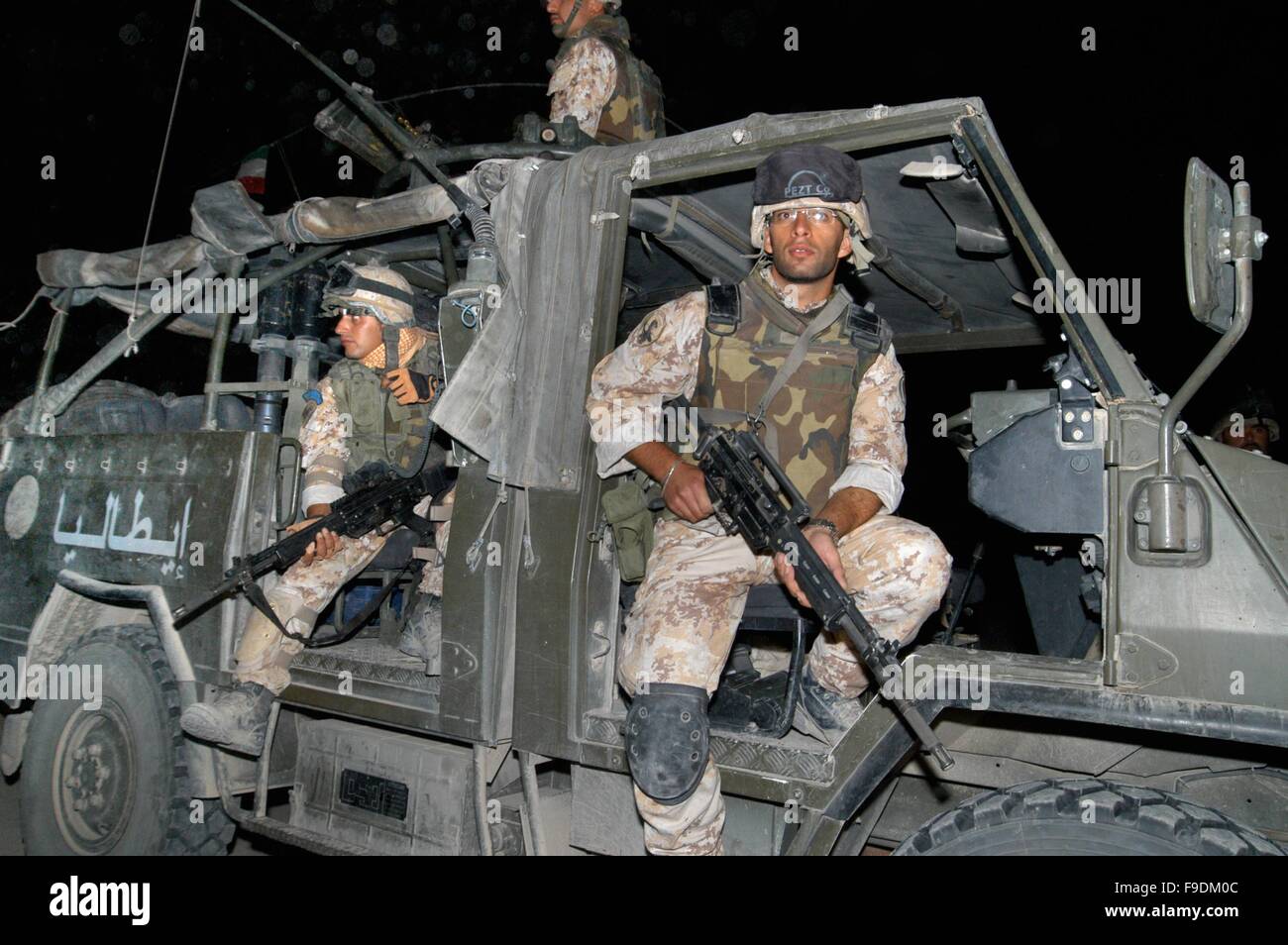 Italian military intervention in Iraq (10/2004), soldiers of the ...