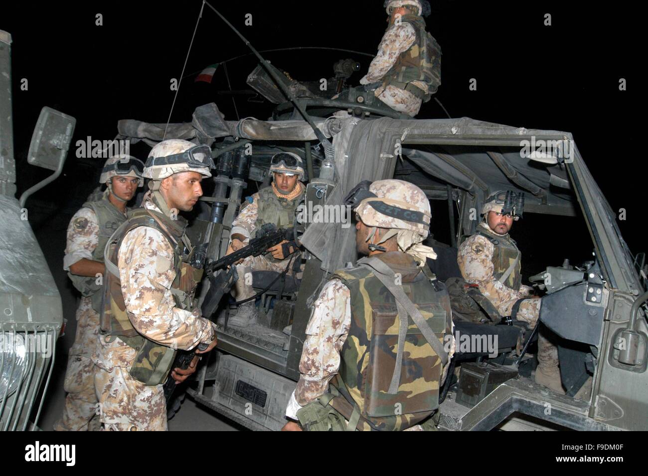 Italian military intervention in Iraq (10/2004), soldiers of the ...