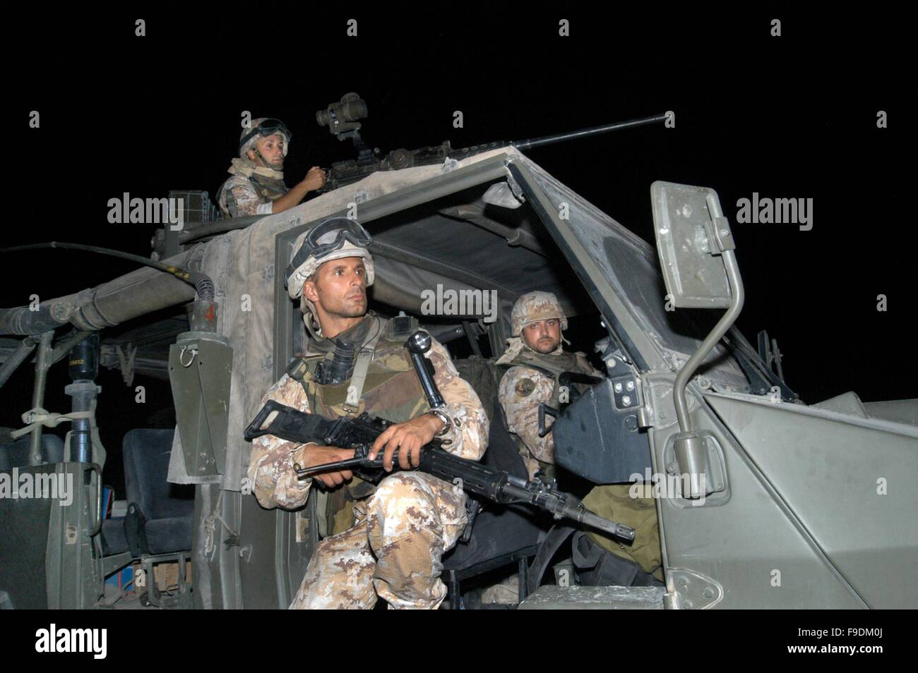 Italian military intervention in Iraq (10/2004), soldiers of the ...