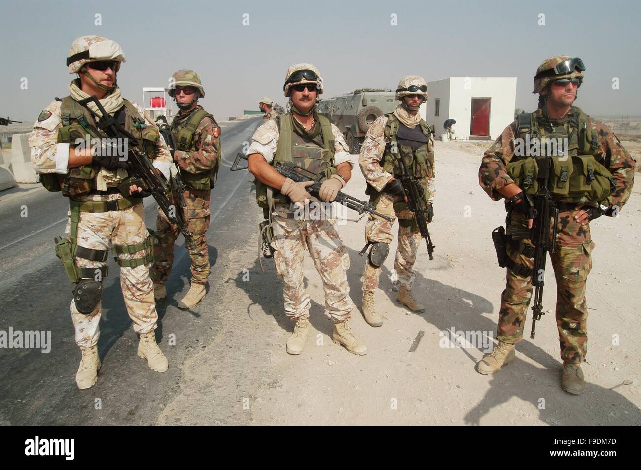 Italian military intervention in Iraq (10/2004), soldiers garrison a ...