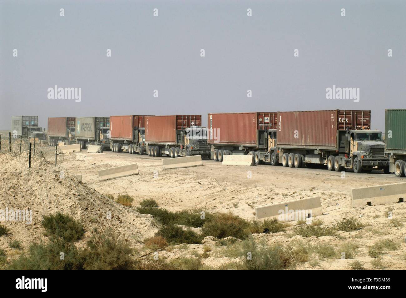 US Army military intervention in Iraq (10/2004), restocking US truck ...
