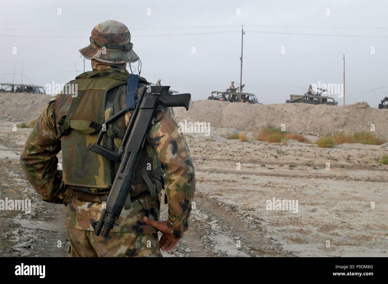 Italian military intervention in Iraq (10/2004), soldiers of the ...