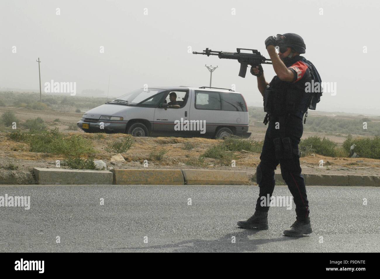 Italian military intervention in Iraq (10/2004), checkpoint of ...