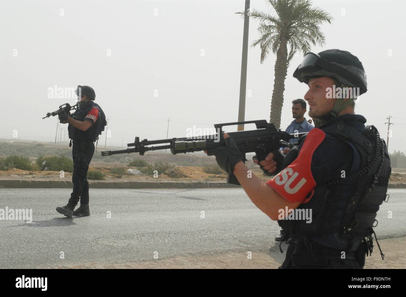 Italian military intervention in Iraq (10/2004), checkpoint of ...