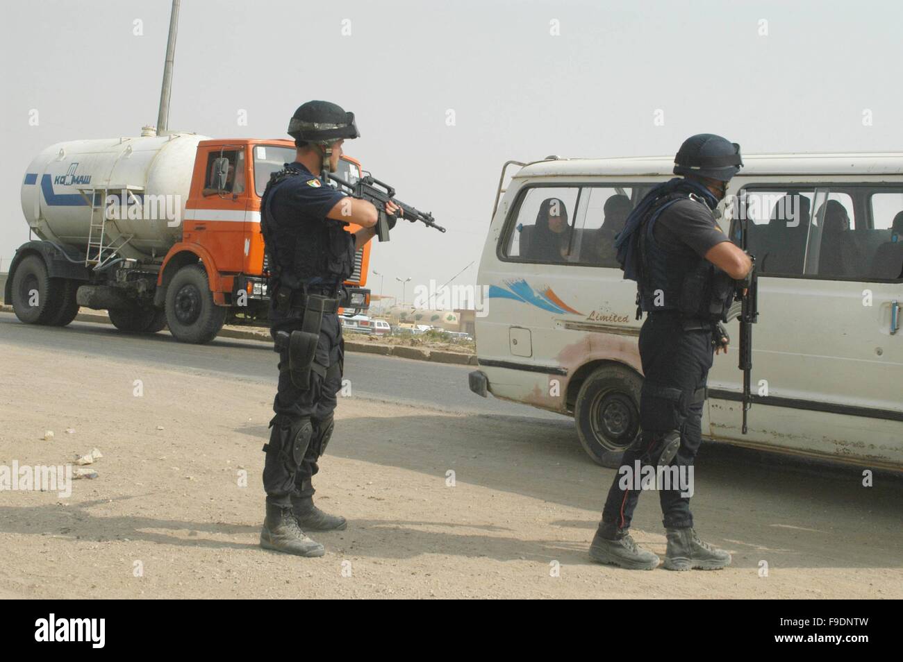 Italian military intervention in Iraq (10/2004), checkpoint of ...