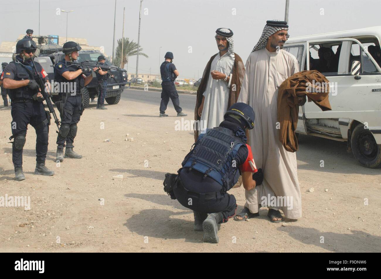 Italian military intervention in Iraq (10/2004), checkpoint of ...