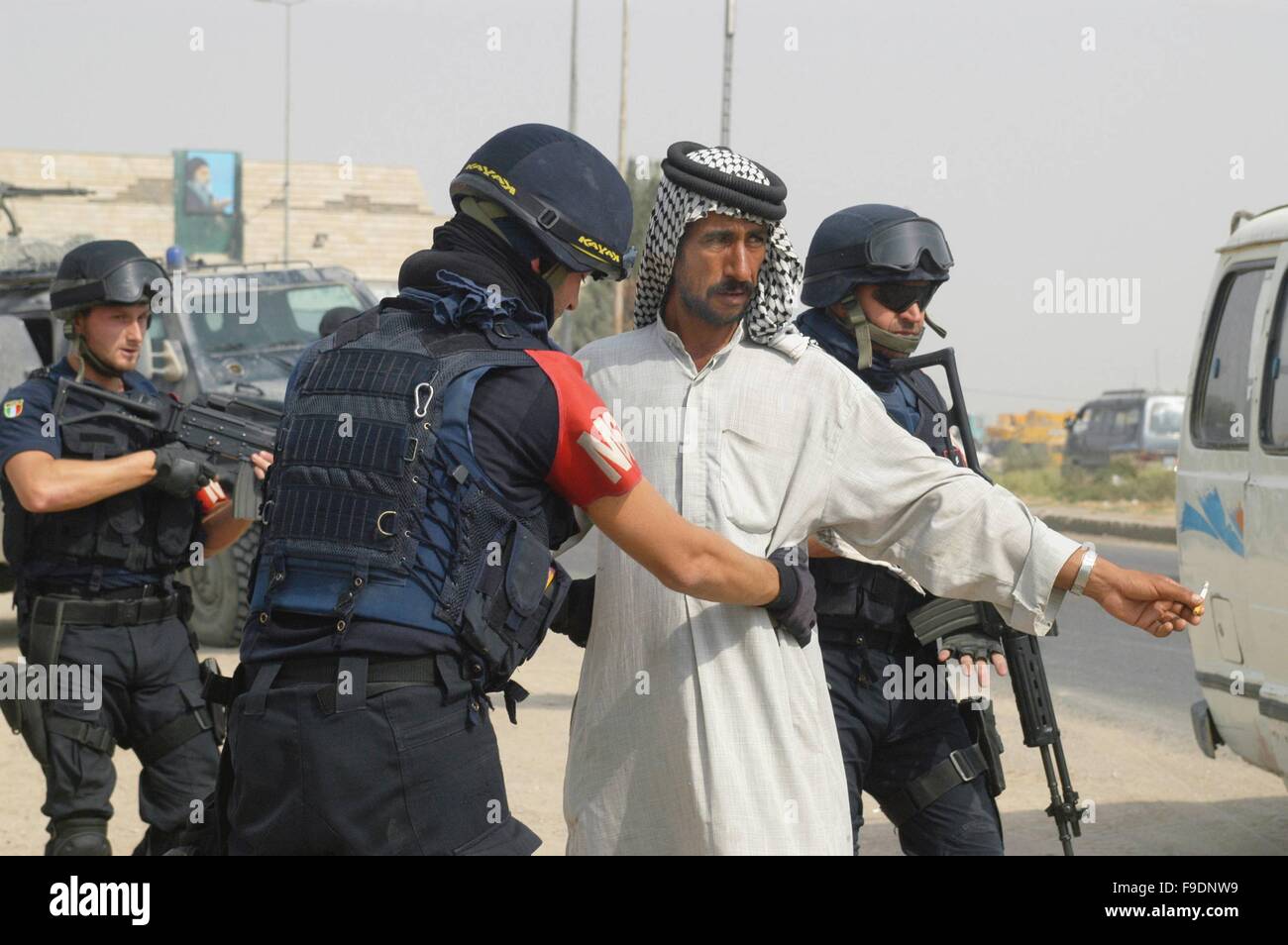 Italian military intervention in Iraq (10/2004), checkpoint of ...