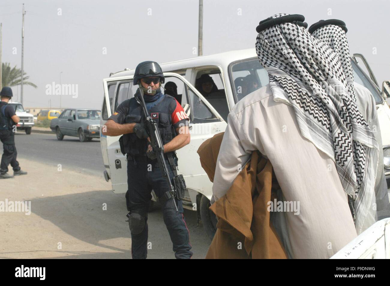 Italian military intervention in Iraq (10/2004), checkpoint of ...