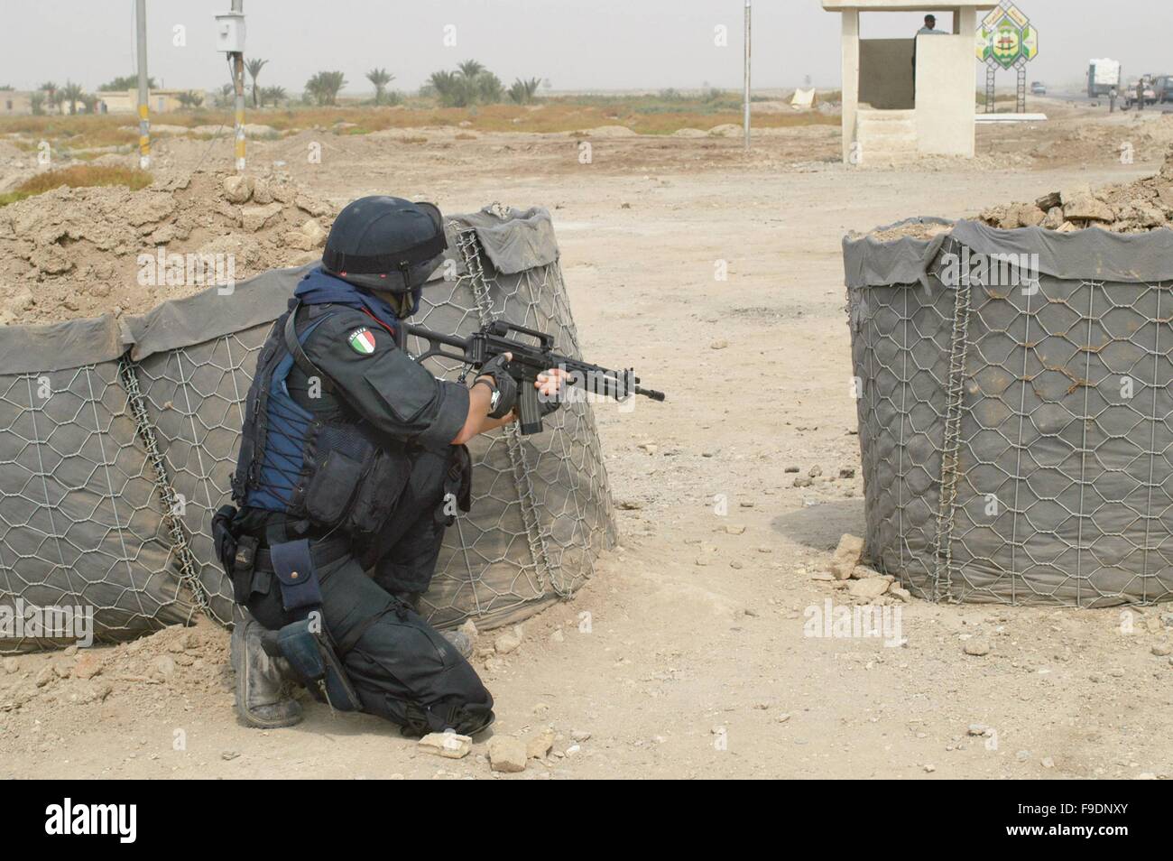 Italian military intervention in Iraq (10/2004), checkpoint of ...