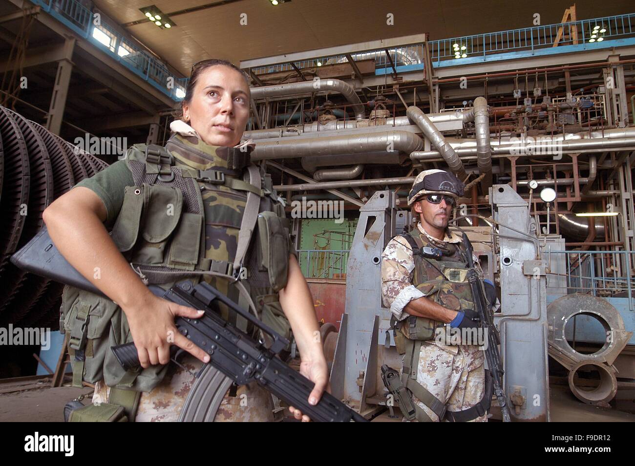 Italian military intervention in Iraq (10/2004), soldiers of airborne ...