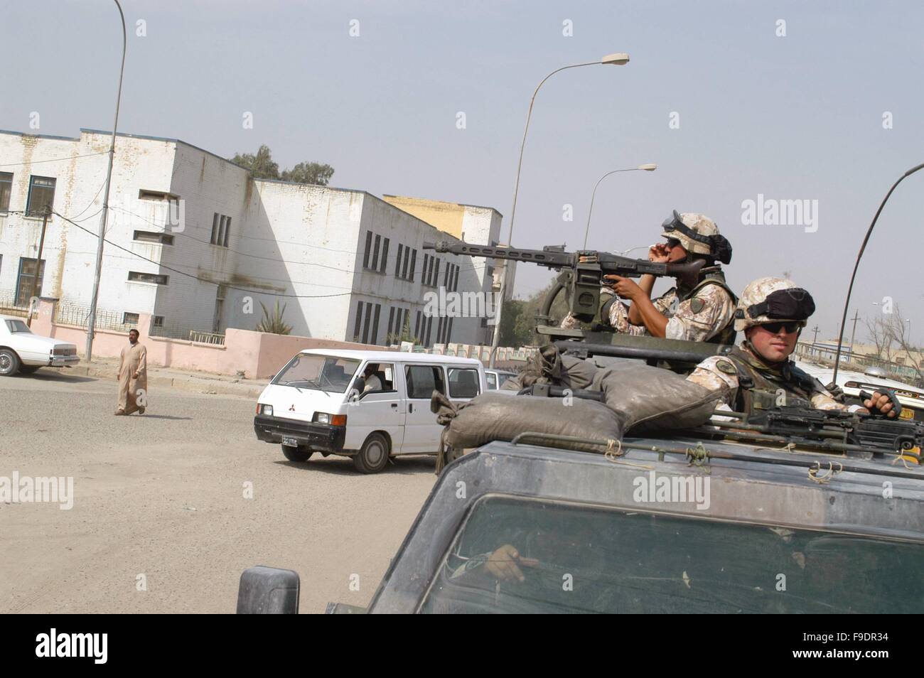 Italian military intervention in Iraq (10/2004) soldiers of the ...