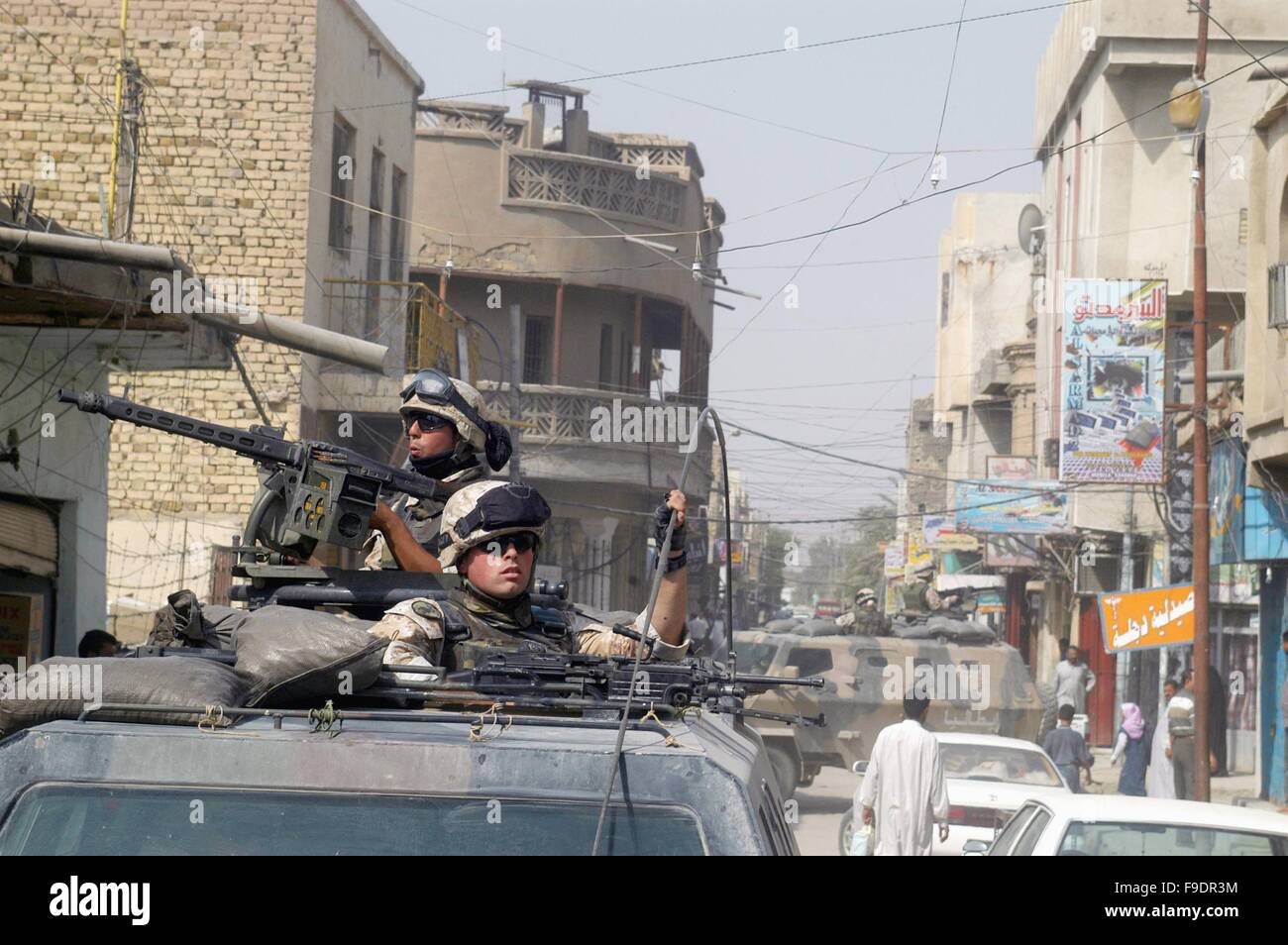 Italian military intervention in Iraq (10/2004) soldiers of the ...