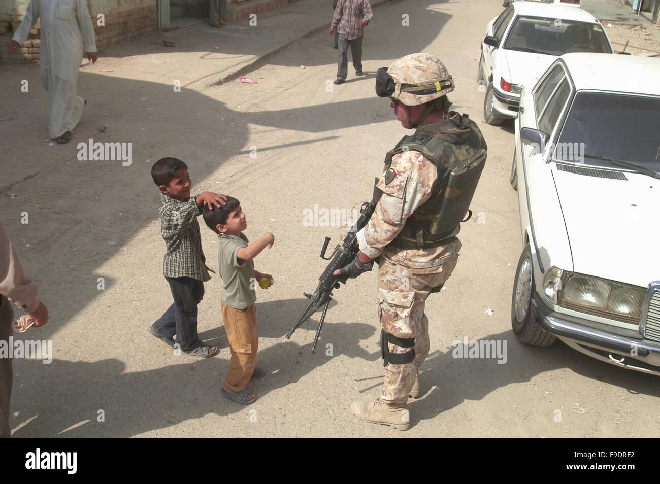 Italian military intervention in Iraq (10/2004) soldiers of the ...