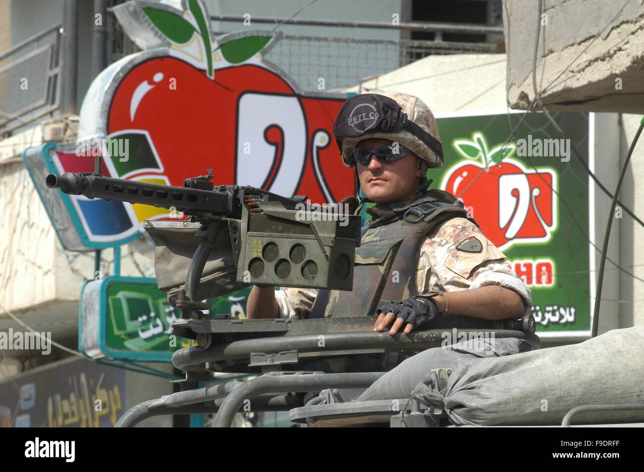 Italian military intervention in Iraq (10/2004) soldiers of the ...