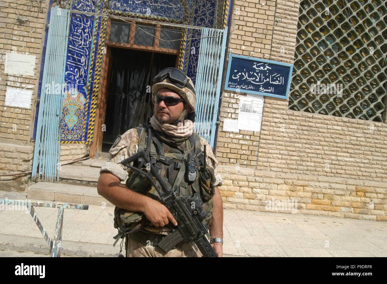 Italian military intervention in Iraq (10/2004) soldiers of the ...