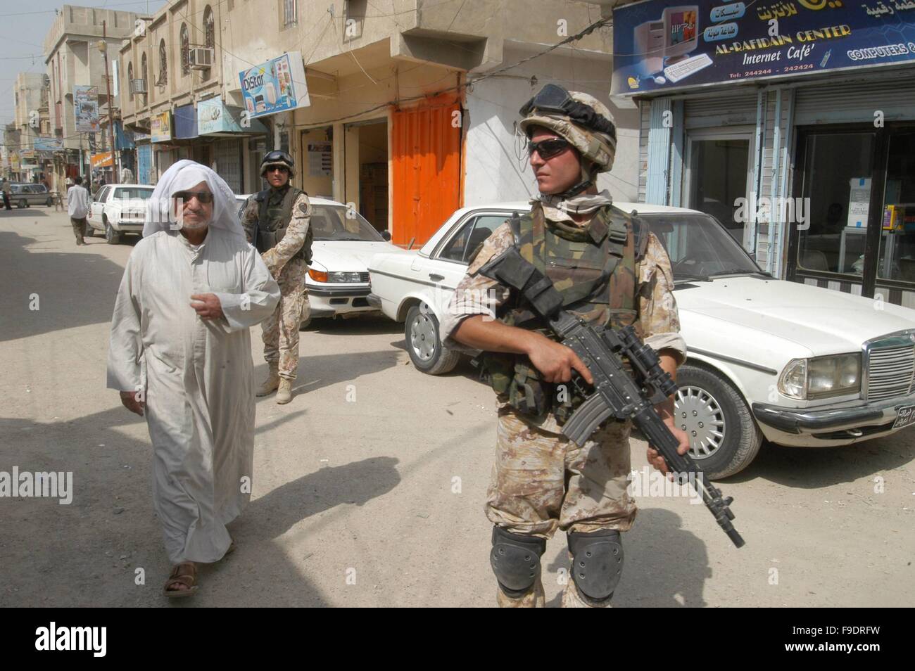 Italian military intervention in Iraq (10/2004) soldiers of the ...