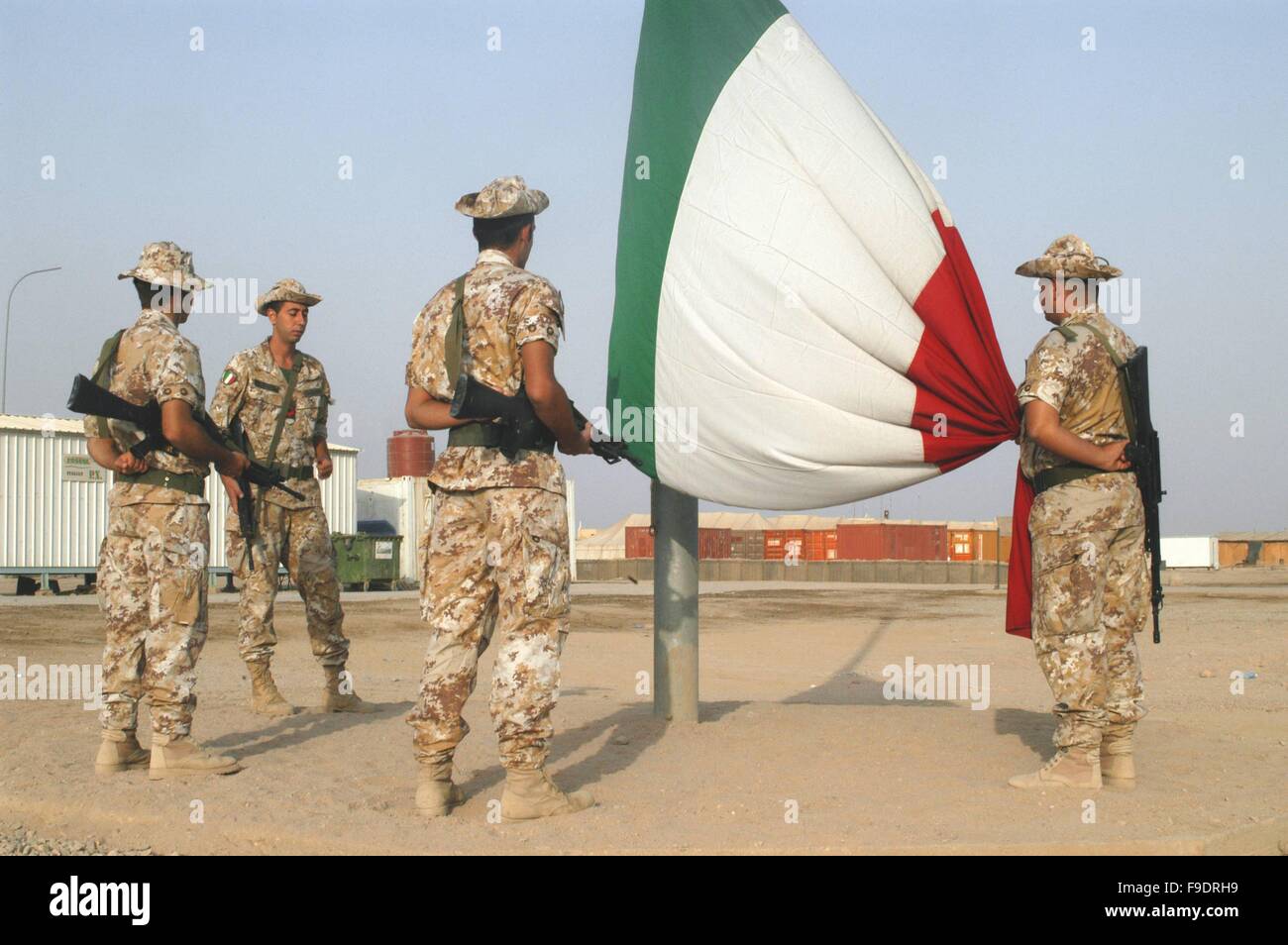 Italian military intervention in Iraq (10/2004), raises flag ceremony ...
