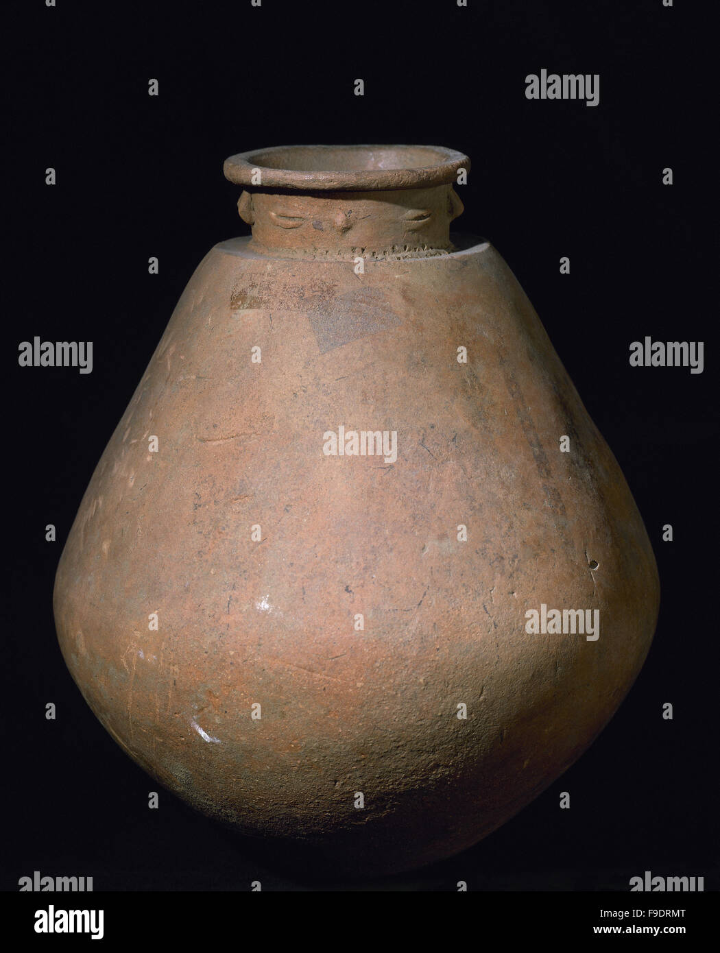 Pre-Columbian art. Pre-Incan. Cuasmal culture (500-1500 AD). Poterry ...