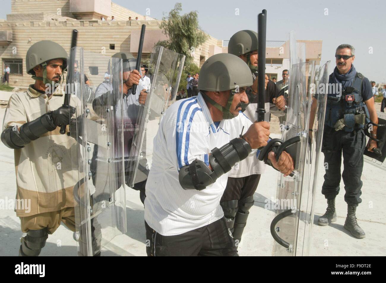 Nassiriya (Iraq) Italian Carabinieri of the MSU (Multinational ...