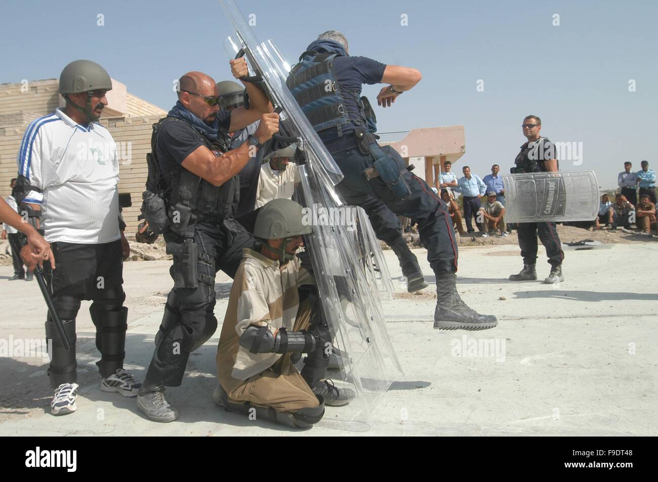 Nassiriya (Iraq) Italian Carabinieri of the MSU (Multinational ...