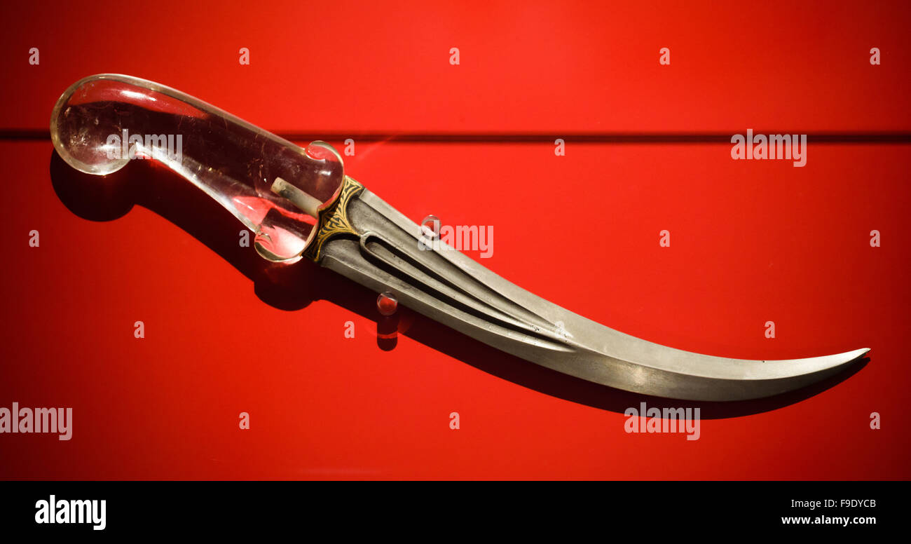 An Indian 'Mughal dagger' comprised of a damask framework and a handle ...