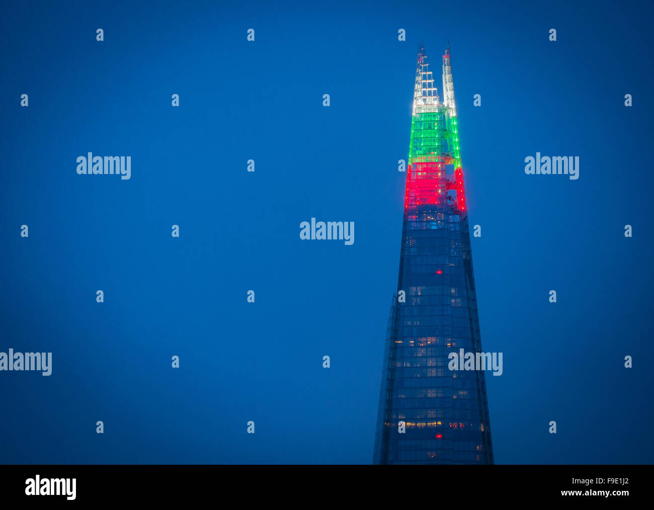 Red and green tower lights hi-res stock photography and images - Alamy