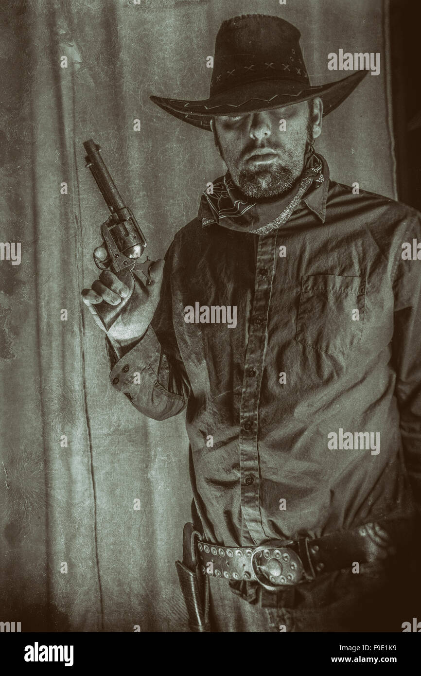 Gunslinger vintage art hi-res stock photography and images - Alamy