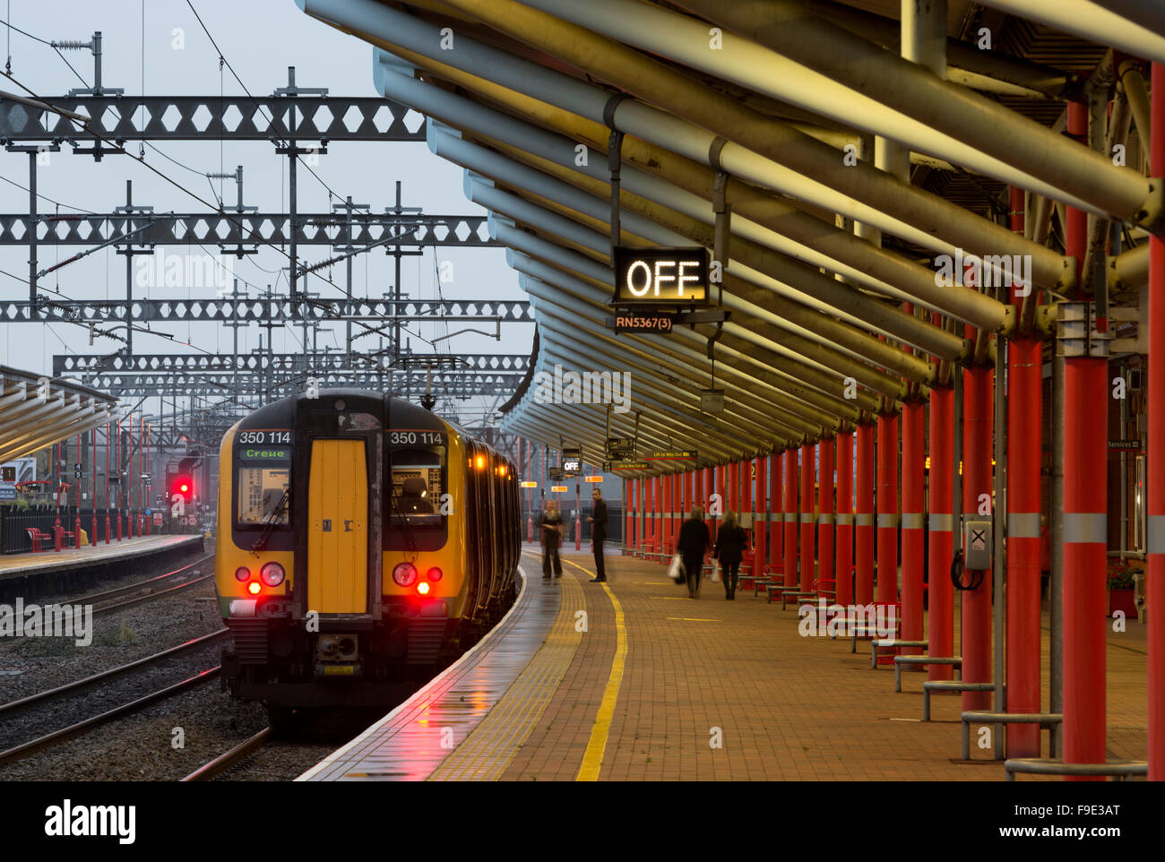 Rugby station hi-res stock photography and images - Alamy