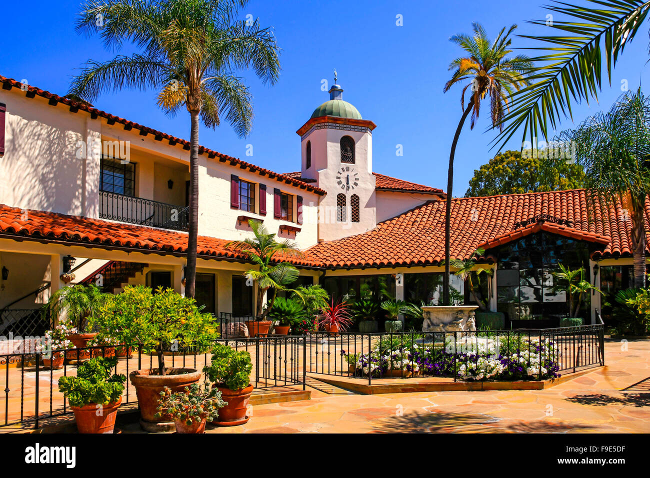 Paseo Nuevo shopping center in downtown Santa Barbara, California Stock ...